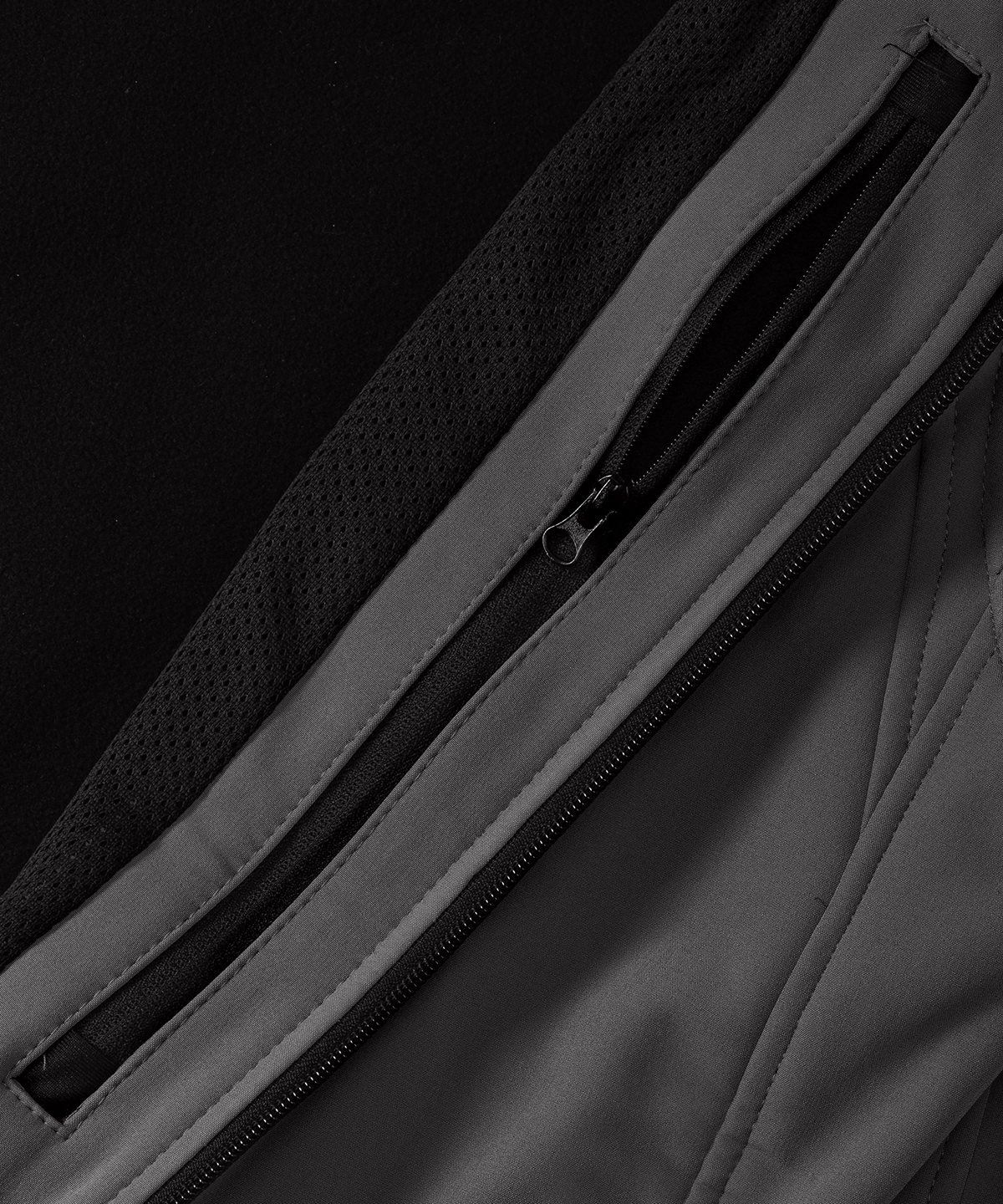 Russell R141M Soft Shell Body Warmer